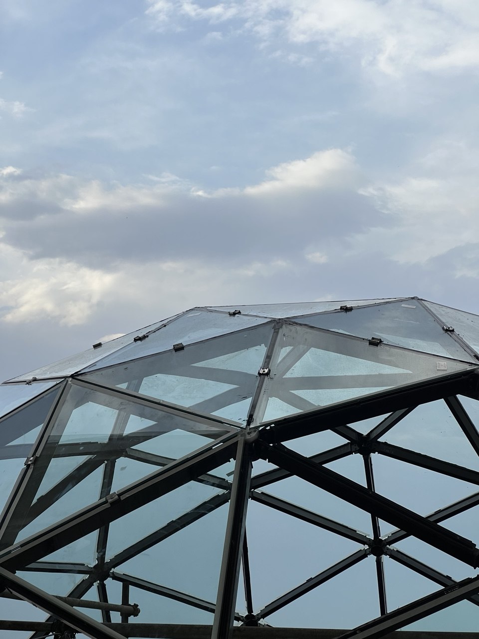 Free-Form Glass Structures: Where Architecture Becomes Sculpture | TAJ